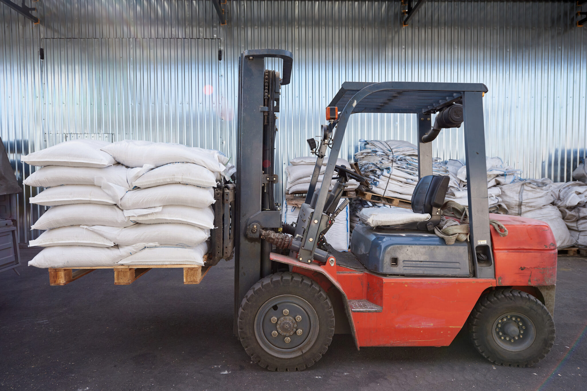 MiMA Packaging & Shipping: Ensuring Safe Forklift Delivery