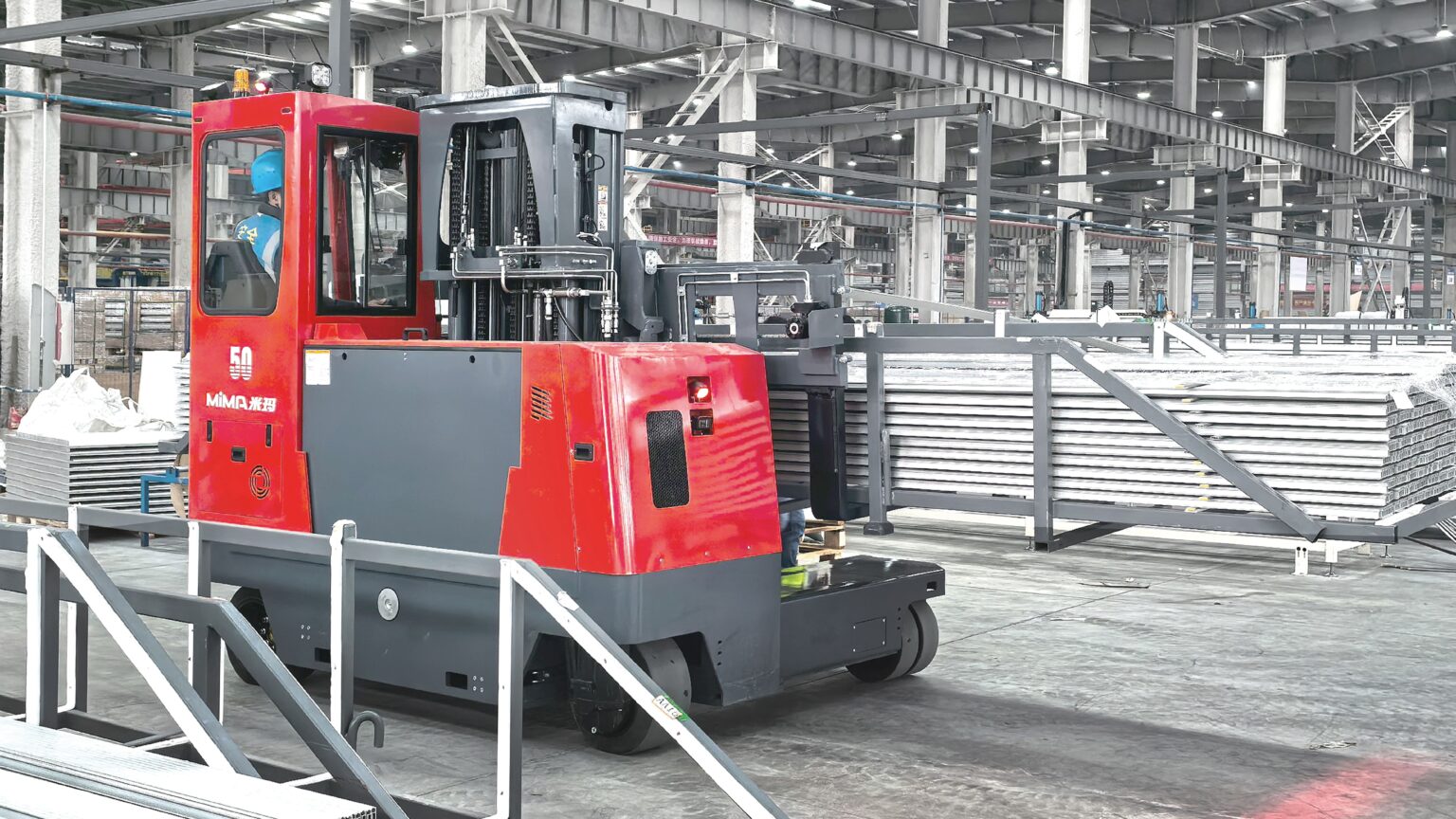 What's the Difference Between a Multi-Directional Forklift and a Four ...