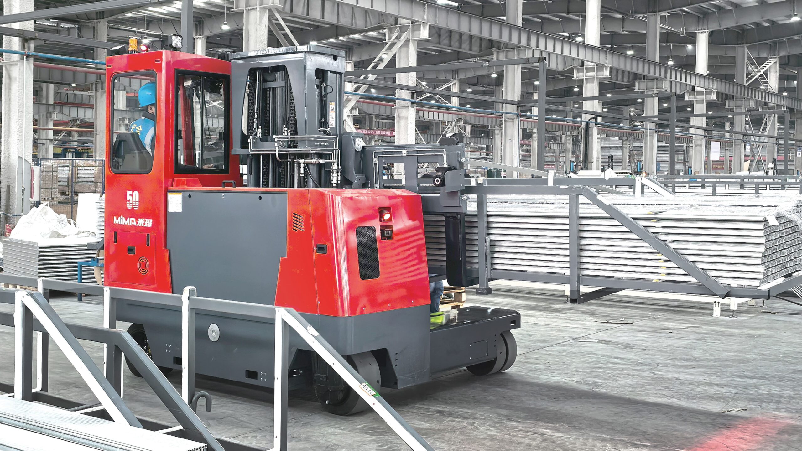 What's the Difference Between a Multi-Directional Forklift and a Four ...