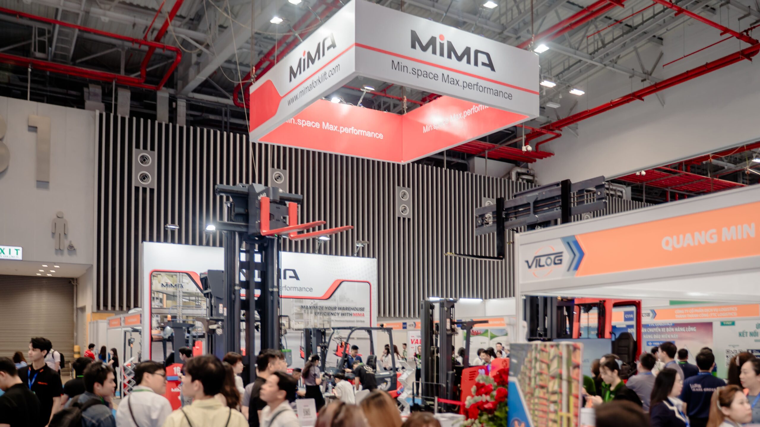 Les chariots élévateurs MiMA font tourner les têtes au salon ...